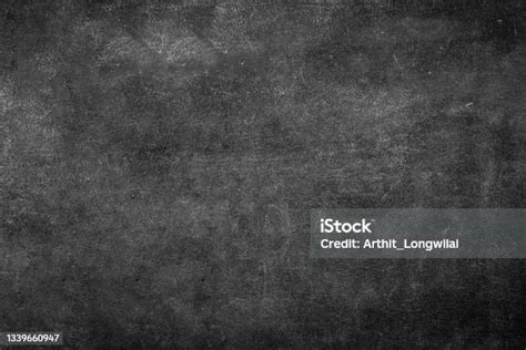 빈 와이드 스크린 리얼 칠판 배경 텍스처는 다시 학교 파노라마 배경 화면으로 돌아 검은 금요일 흰색 분필 텍스트 그리기 그래픽에 대한 대학 개념 빈 초현실적 인 방 벽 칠판