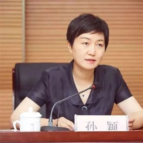 落马女局长被双开，撕下“双面贪官”画皮 贪官 反腐败 落马 新浪新闻