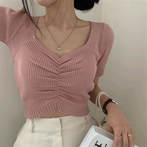 피치모어 색감예쁨 하트넥 셔링 골지 크롭 반팔 니트티 위시버킷