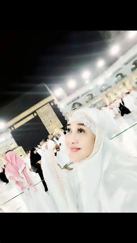 Awet Muda Di Usia 57 Tahun Begini Cantiknya Paramitha Rusady Kenakan Hijab Makin Meneduhkan