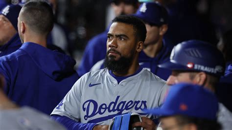 Teoscar Hernández Rejects Dodgers Qualifying Offer