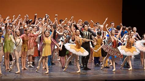 Gala Der Staatlichen Ballettschule Stürmisch Gefeiert