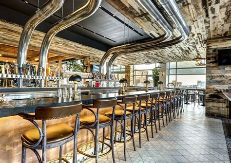 Upscale Norfolk Restaurants And Rooftop Bar Hilton Norfolk The Main