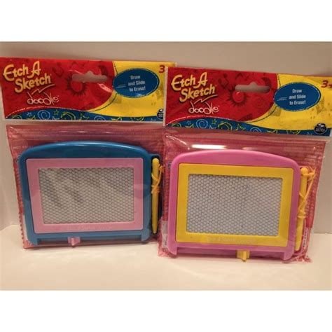 Spin Master Toys Spin Master Etch A Sketch Doodle Lot Of 4 Red