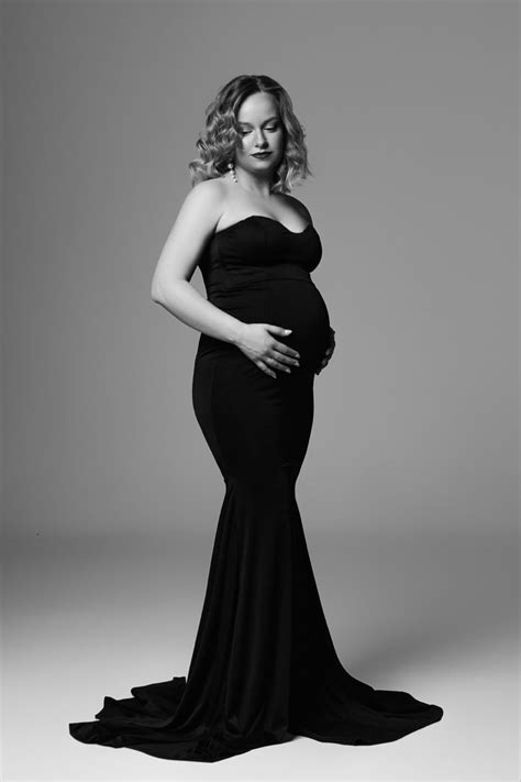 Фотосессия беременности в стиле минимализм в вечернем платье Идеи фото Вечерние платья