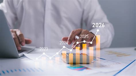 2026년 성장 목표 및 발전 차트 기업의 성공 미래 실업가 손 및 경제 그래프 새해 계획 목표 도전 과제 및 비즈니스 전략 시장 투자 이익 2026년에 대한 스톡 사진 및