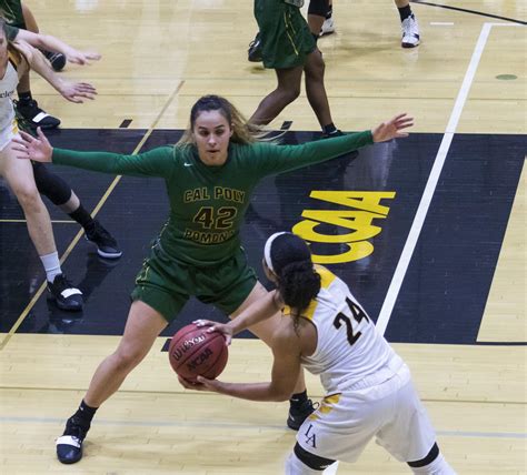 Womens Basketball Struggles To Connect University Times
