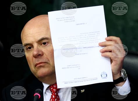 Лидерите на партиите коментираха решението на главния прокурор Иван Гешев да не подава оставка