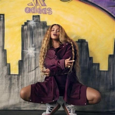 Pin By Sof💋 On Queen Bee Beyonce Queen Beyonce Photoshoot Beyonce Style