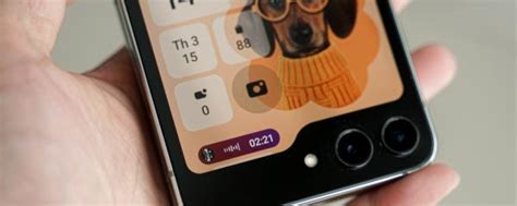 The Strangely Shaped Secondary Screen Of The Galaxy Z Flip5 Turned Out To Be Intentional It