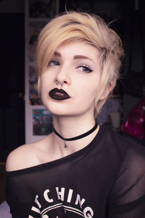 Top 10 Captivating Goth Hairstyles For Your Dark Aesthetic Easy