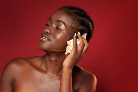 Free Photo Front View Woman Holding Shell