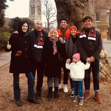 Alexa Chung Siblings