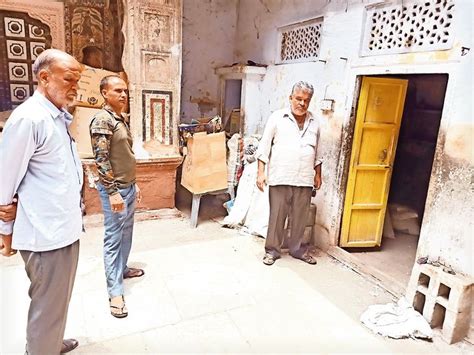 Cashews And Raisins Worth 57 Thousand Rupees Were Stolen After Breaking The Lock Of The Mansion