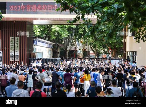 The Second Day Of The 2023 Gaokao Concludes With Flowers In Xian City