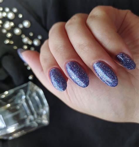 Манікюр зі світловідбиваючим лаком (74 фото)