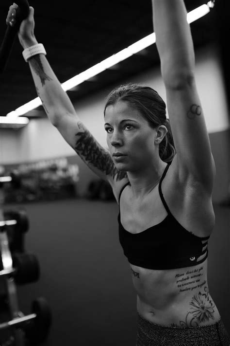 5 Hot Sexy Stephanie Labbe Bikini Pics