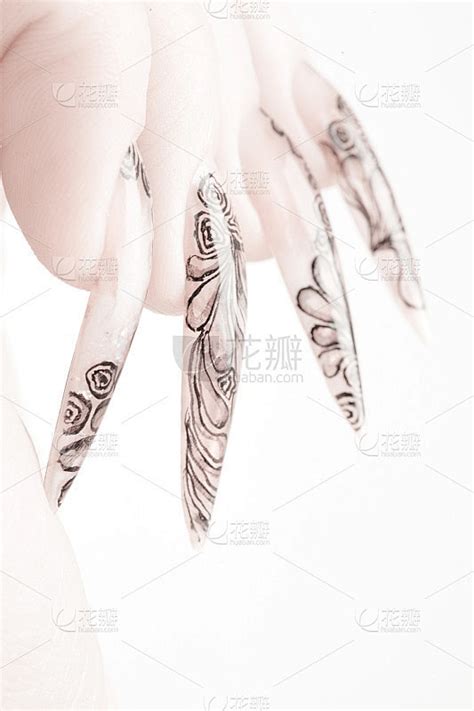 人类手指长指甲的色调图像