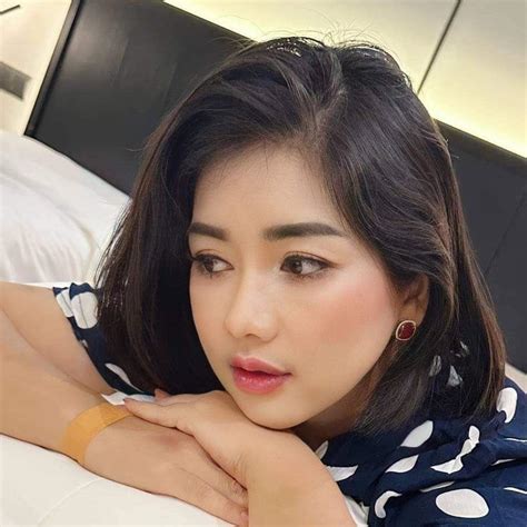 ရင်မှာ စွဲလန်းအောင်လို့ 😘 By Athin Ko