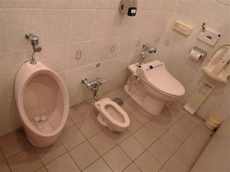 14 Amazing Japanese Bathroom Perks You Cant Find In America