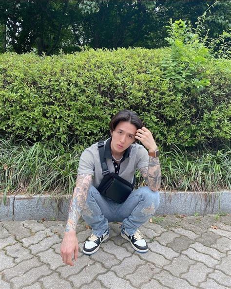 Pin Di 발키스 Su Trix