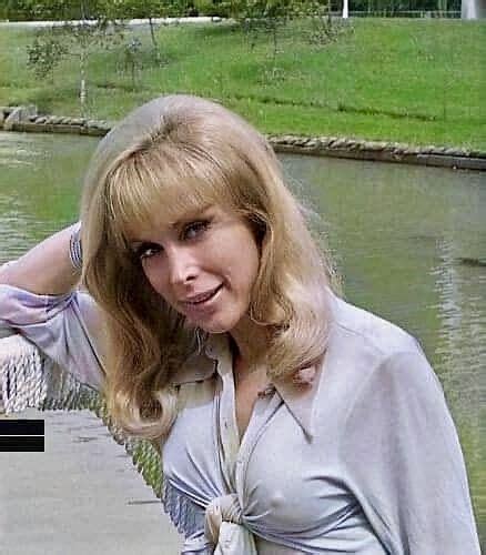 Pin By Manuelsverdlov On Barbara Eden In 2024 Barbara Eden Modern