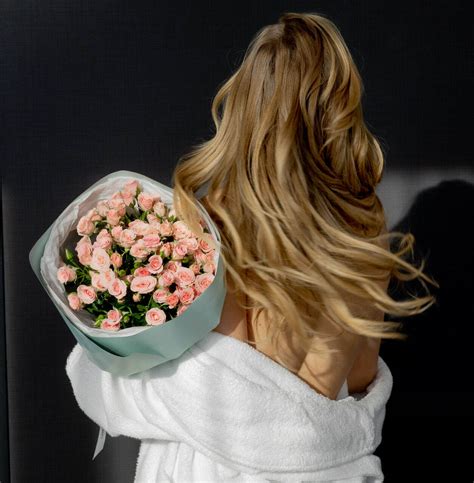 Доставка цветов в Омске в City Flowers. Заказать цветы на дом по низкой ...