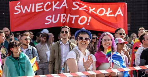 Cedo Decide Că Polonia Trebuie Să Recunoască Parteneriatele între Persoane De Acelaşi Sex Digi24