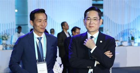 대화하는 이재용 삼성전자 회장과 김동관 한화그룹 부회장