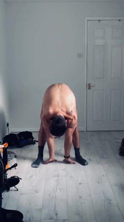 Naked Flex ThisVid