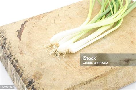 연두빛 양파형 흰색 바탕에 그림자와 0명에 대한 스톡 사진 및 기타 이미지 0명 길이 뿌리 Istock