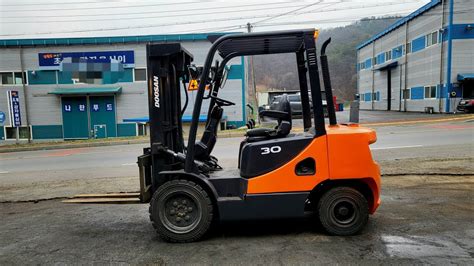 비도 오는데 파전에 막걸리생각나는 하루두산3톤 17년식 3단 지게차 중고지게차 Youtube