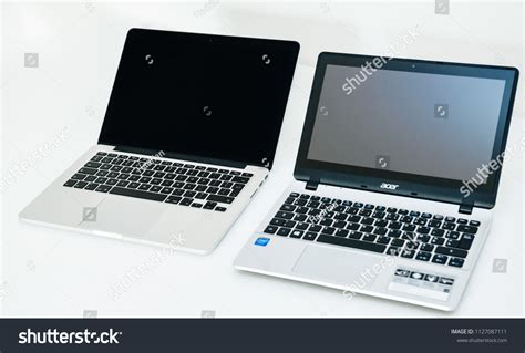Mac Vs Windows Images Stock Photos Vectors Shutterstock