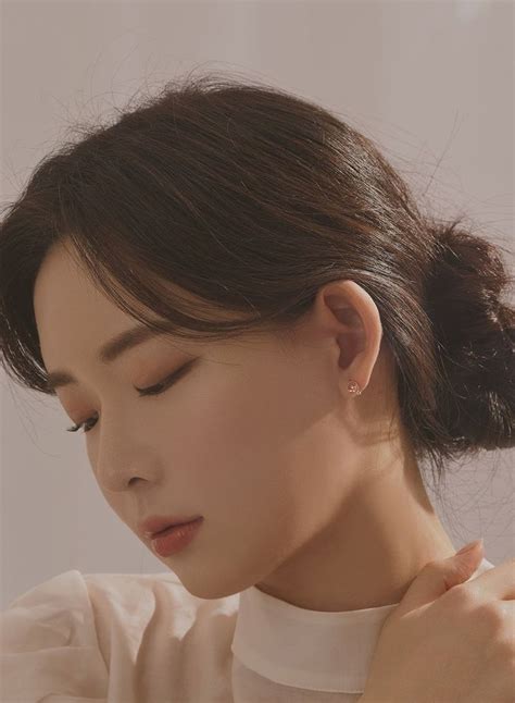 ボード美女のピン
