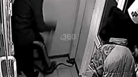 Семья с топором и битой напала на женщину с Интересный контент в группе Всё самое