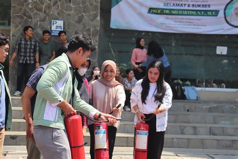 Implementasi K3 Industriftundipacid