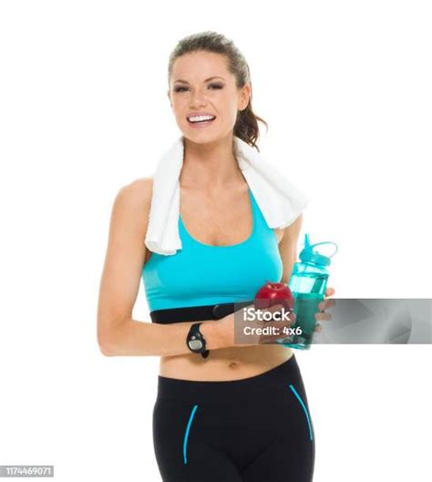 2029세의 성인 미모 롱 헤어 롱 헤어 코 카 서 스 여성 젊은 여성 앞의 스포츠 브래지어 스포츠 의류 요가 팬츠 조깅 팬츠 레깅스 스판덱스 손목시계 20 29세에 대한