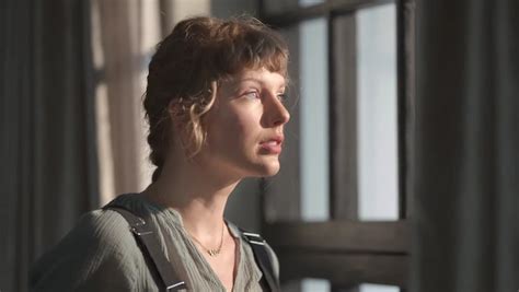 Taylor Swift Picks The Best Thing To Wear In A New Capital One Ad