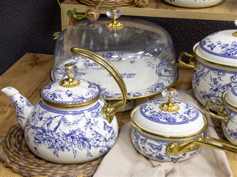 Тортівниця емальована Butterfly Elmani з кришкою на ніжці 30 см купити в Україні Інтернет