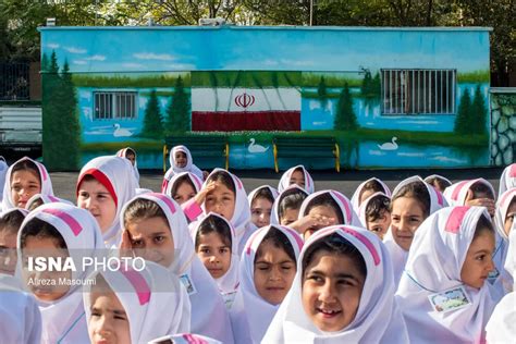 تصاویری بامزه از گریه کلاس اولی‌ها در جشن شکوفه‌ ها