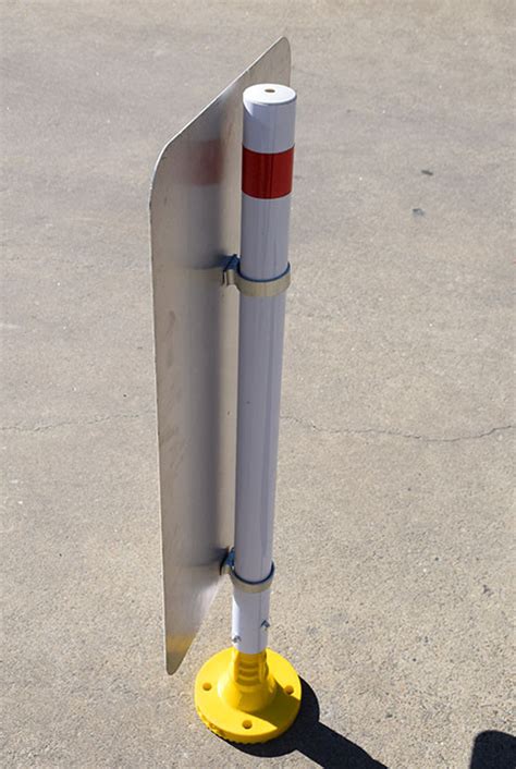 Defender Flexible Delineator And Sign Pole