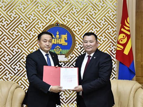 Засгийн газрын Хэрэг эрхлэх газрын дарга Д Амарбаясгалан тогтоолын төсөл өргөн мэдүүллээ