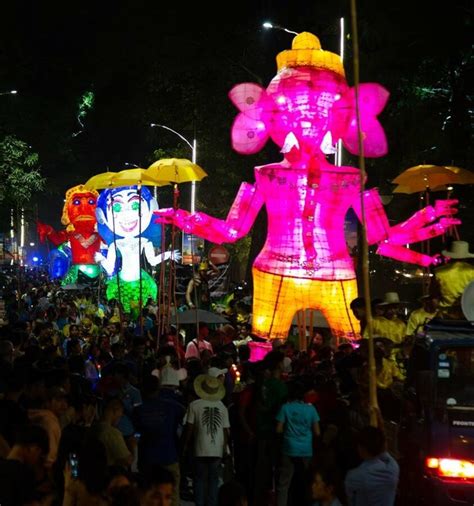 ភ្ញៀវទេសចរជាតិ និងអន្តរជាតិ រួមជាមួយប្រជាពលរដ្ឋ រាប់ពាន់នាក់ ចូលរួមដង្ហែតុក្កតាយក្ស