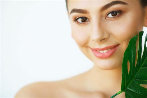 Bello Rostro De Mujer Joven Foto Premium