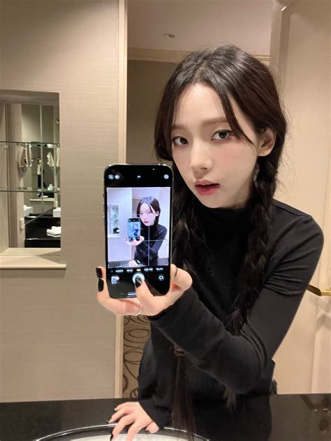 이슈 유머 MZ 사이에서 유행하는 셀카 찍는 방법