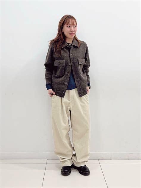 「코듀로이턱와이드팬츠、램스울크루넥스웨터」의 착용 스타일링 리스트 Uniqlo