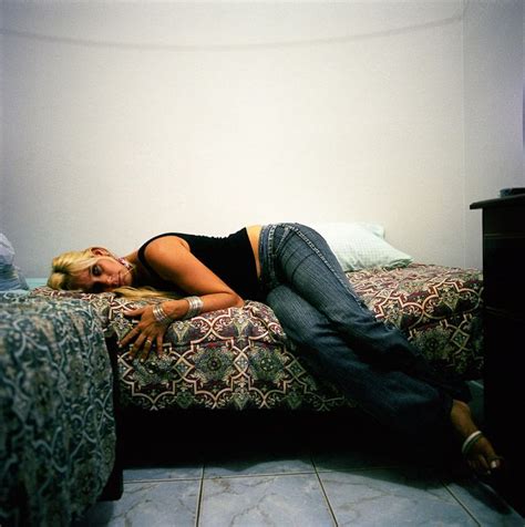 How To Make An Interesting Art Piece Using Tree Branches EHow