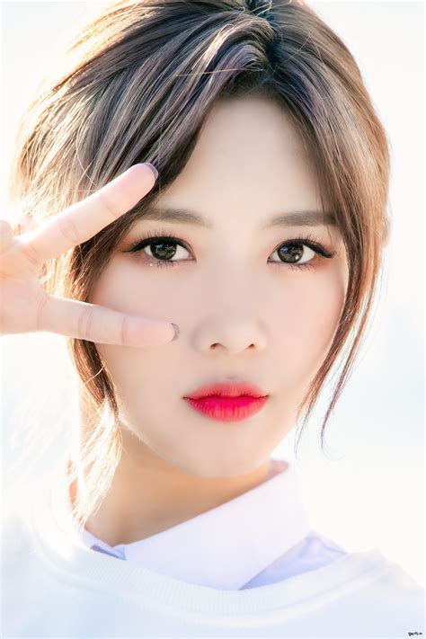 Intense Yoohyeon Scrolller