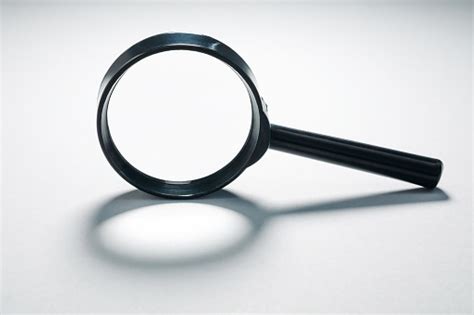 회색 배경에 돋보기 검색의 개념 세부 사항 탐색 및 심층 조사 0명에 대한 스톡 사진 및 기타 이미지 0명 가리키기 개념 Istock