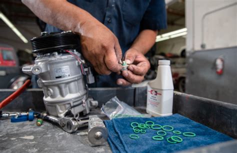 자동차 에어컨에서 갑자기 뜨거운 바람 나오는 이유 차랄라